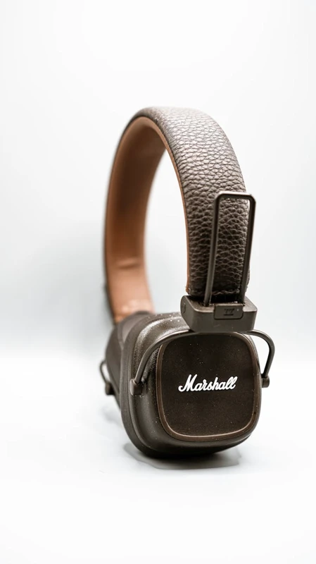 5 Rekomendasi Headphone Terbaik 2026: Audio Premium hingga Budget ...