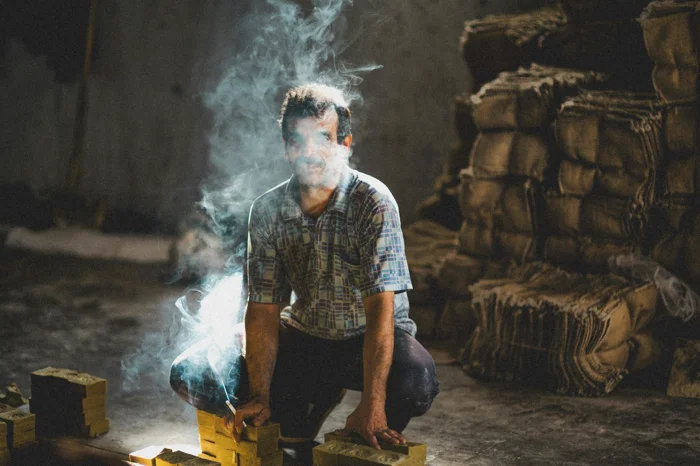 6.000 Pekerja Rokok Tolak Aturan Kemasan Kemenkes 2026, Nasib Buruh ...