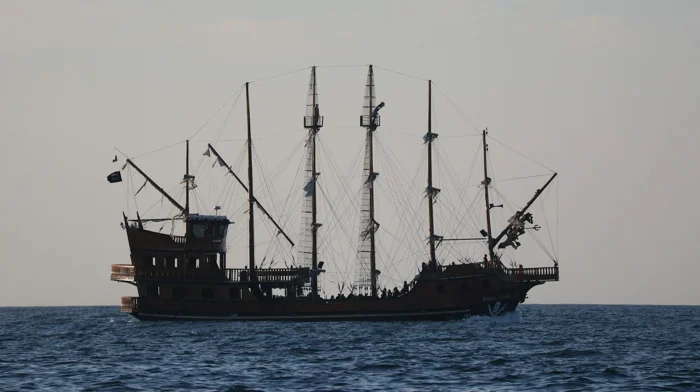 7 Kru Bajak Laut Terkuat di One Piece yang Resmi Bubar, Nomor 4 Paling ...