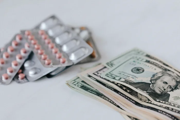 Menkes Ungkap Fakta Mengejutkan: Harga Obat di RI 6 Kali Lipat Lebih ...