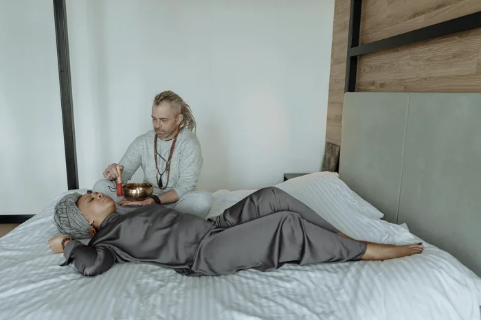 Tren Sleep Tourism 2026: Cara Healing Terbaru Kaum Rebahan yang Banyak ...